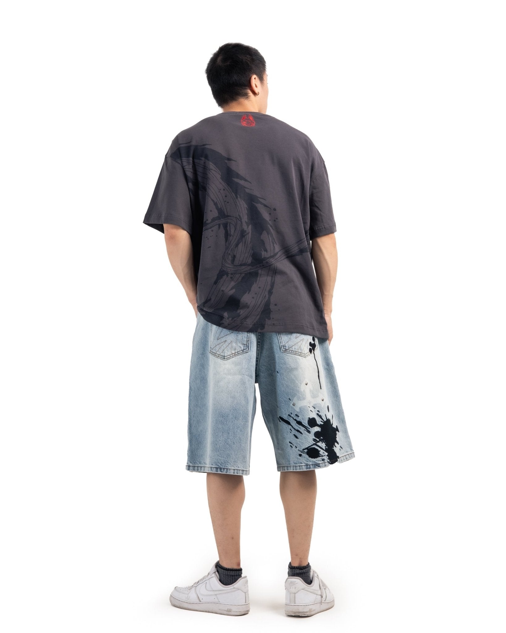 Jin is 5'11 wearing size L