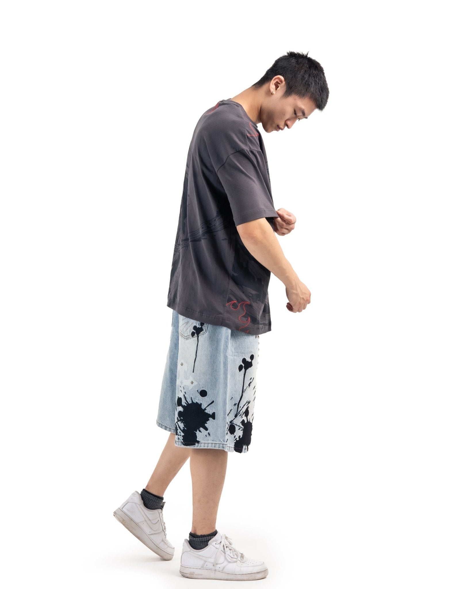 Jin is 5'11 wearing size L